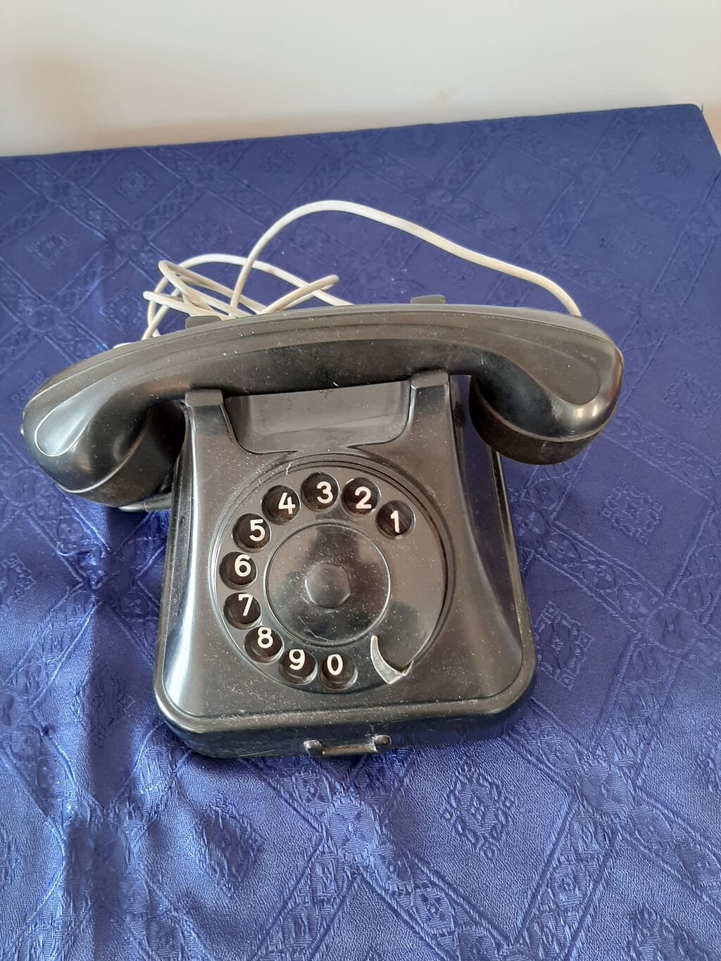 Starinski fiksni telefon