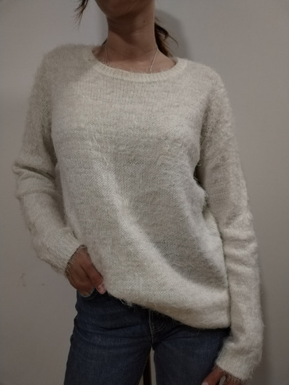 Beli džemper