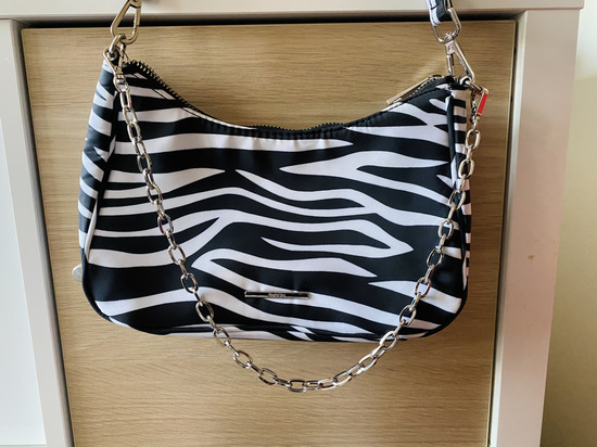Bershka torbica