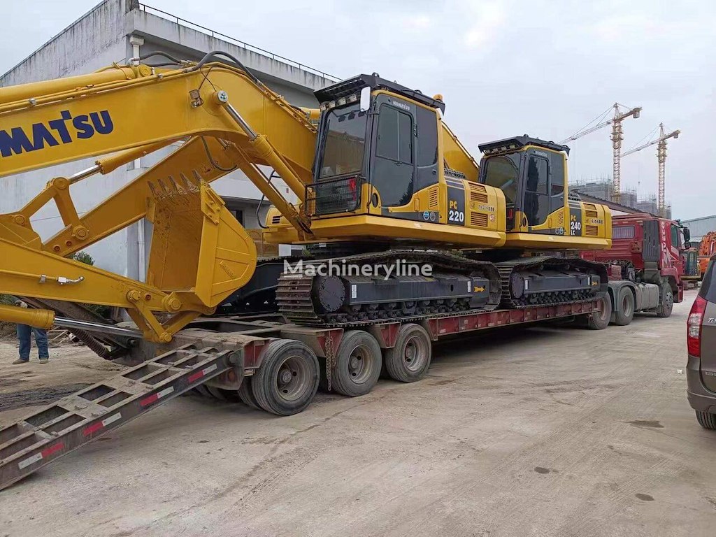 Komatsu PC220 bager guseničar