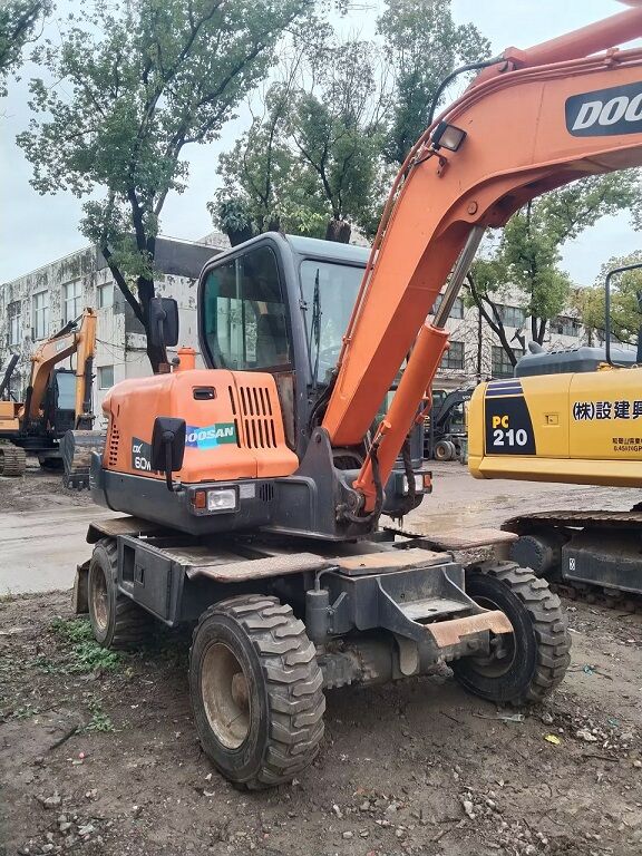Doosan DX60W bager točkaš