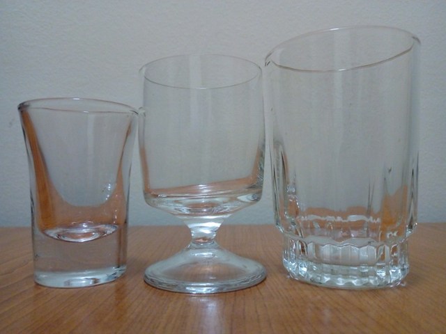 Tri stare čaše