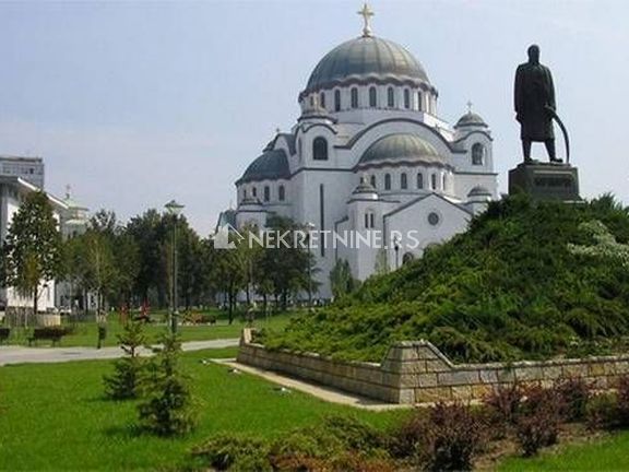 SUPER CENA KOD HRAMA - Internacionalnih brigada - 4 odvojene sobe SUNČAN SVETAO ODLIČAN