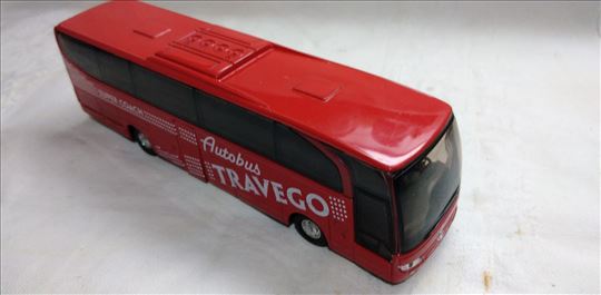 Welly Mercedes-Benz Travego 18,4 cm. frikcioni mot