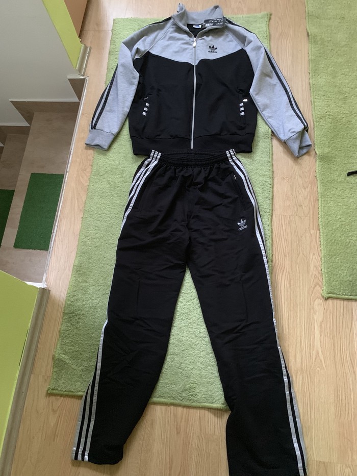 Adidas, XL (EU 42), Jednobojni, bоја - Crna