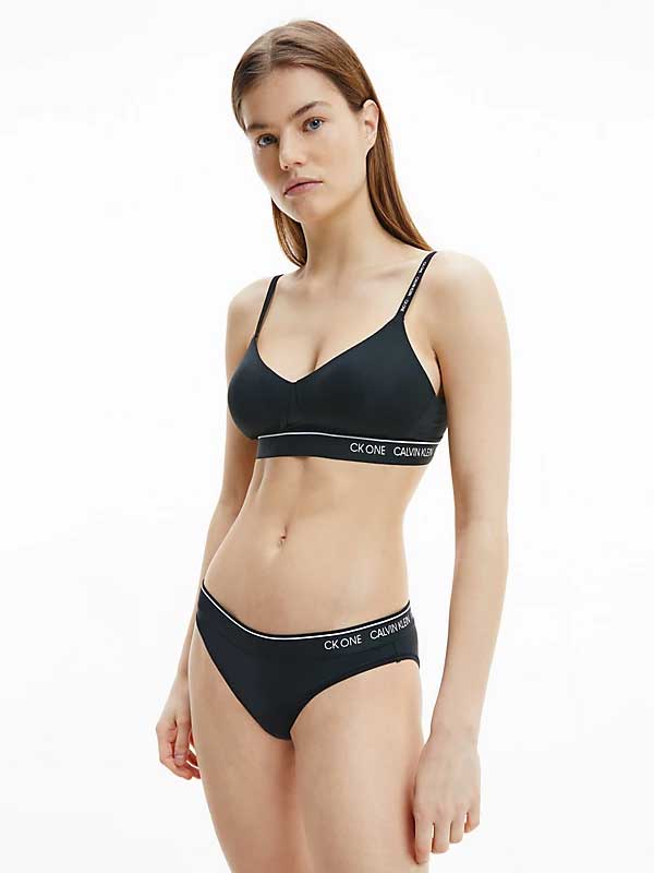 Calvin Klein Underwear LIGHTLY LINED BRALETTE
4820 RSD 3856 RSD
The lowest price in the last 30 days*: 3856 RSD