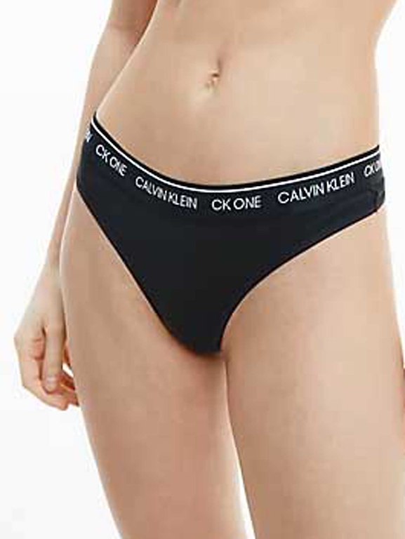 Calvin Klein Underwear THONG
2407 RSD 1925 RSD
The lowest price in the last 30 days*: 1925 RSD