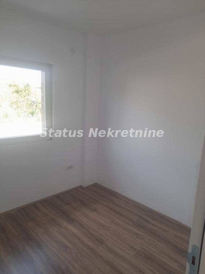 Veternik-Lep Jednoiposoban stan 42 m2 u mirnom kraju-065/385 8880