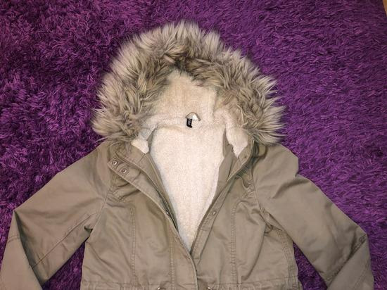 H&M zenska zimska krem jakna sa krznom