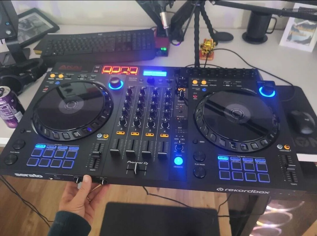 Na prodaju Pioneer DDJ-FLX6 4-kanalni DJ kontroler za Rekordbox i Serato DJ Pro