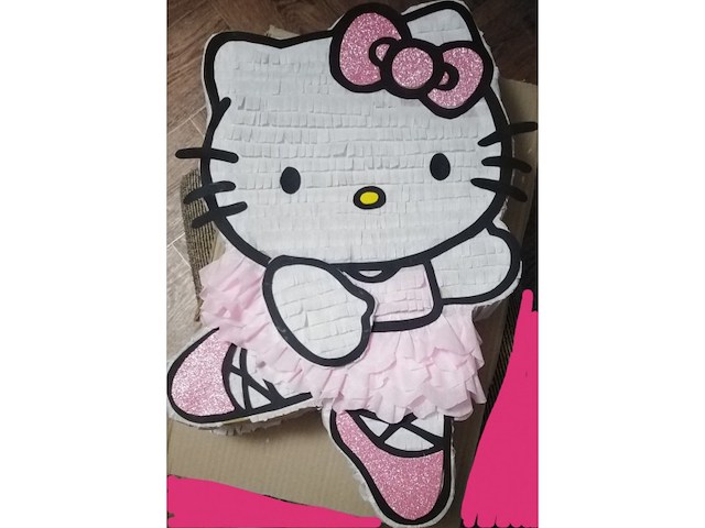 Hello Kitty, PINJATA