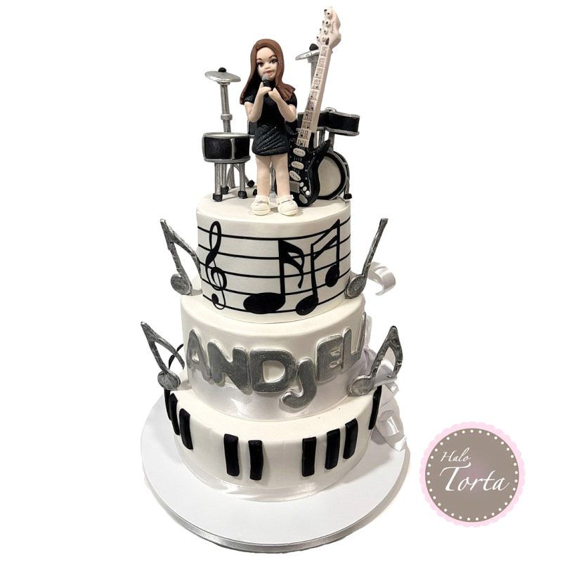 Muzicka torta sa pevačicom i instrumentima
