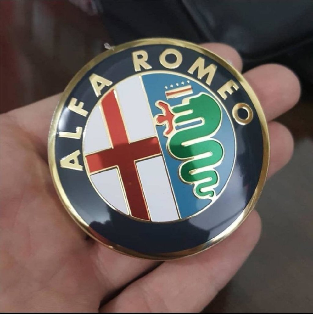 Povoljno Znak za Alfa Romeo zlatne boje,2 komada, stiker se lako I