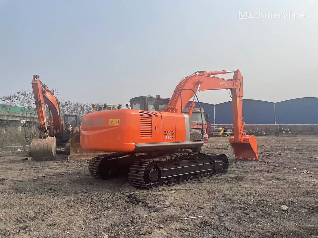 Hitachi ZX210-3 bager guseničar