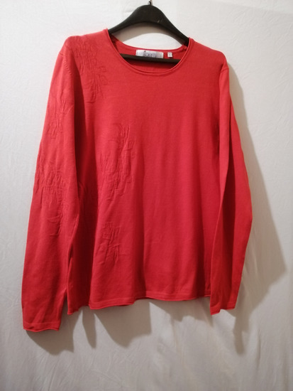Divna crvena bluza prelepog tkanja