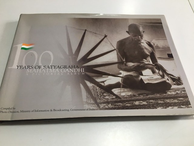 100 years of Satyagraha Mahatma Gandhi  fotoalbum