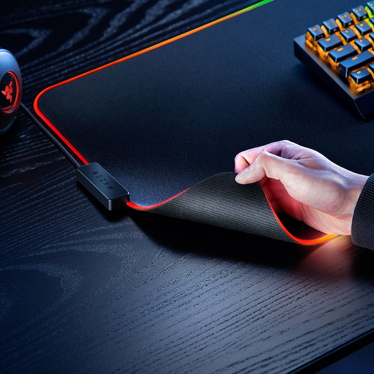 Strider Chroma - Gaming Mouse Mat – Extended