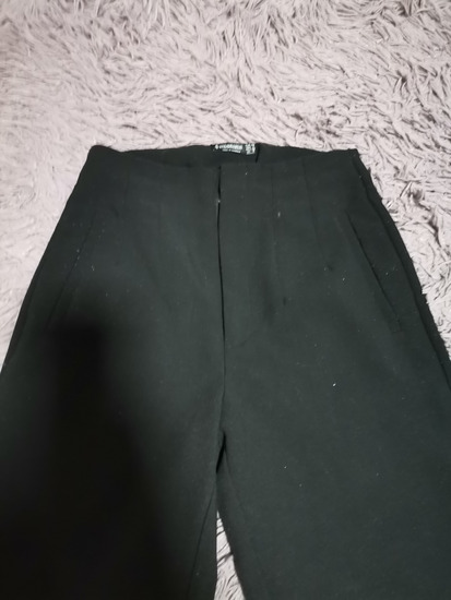 Stradivarius crne pantalone