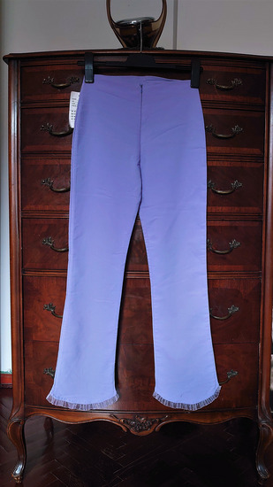 Pantalone boje lavande