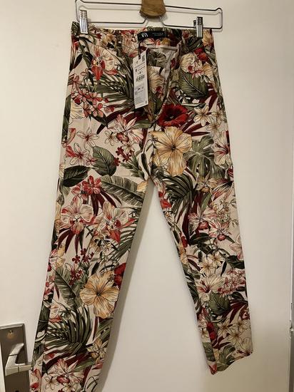 Zara pantalone- NOVO