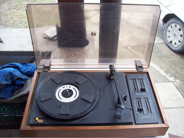 RIZ ELAK stari gramofon