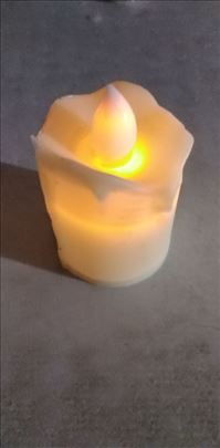 Led dioda u obliku trepcuce svece sa baterijom i p