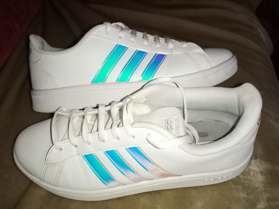 A Adidas 41 1/3