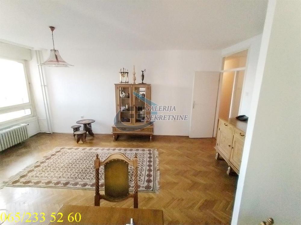 27. marta, Trosoban stan na prodaju, 74m2, 234.000€