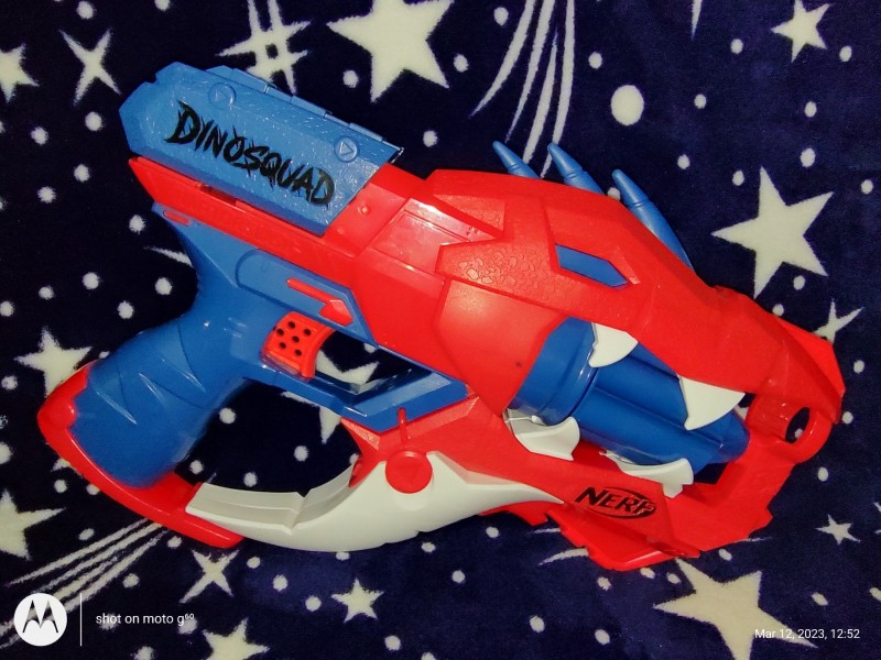 NERF Dinosaur pistolj sa burencetom za 6 metkova
