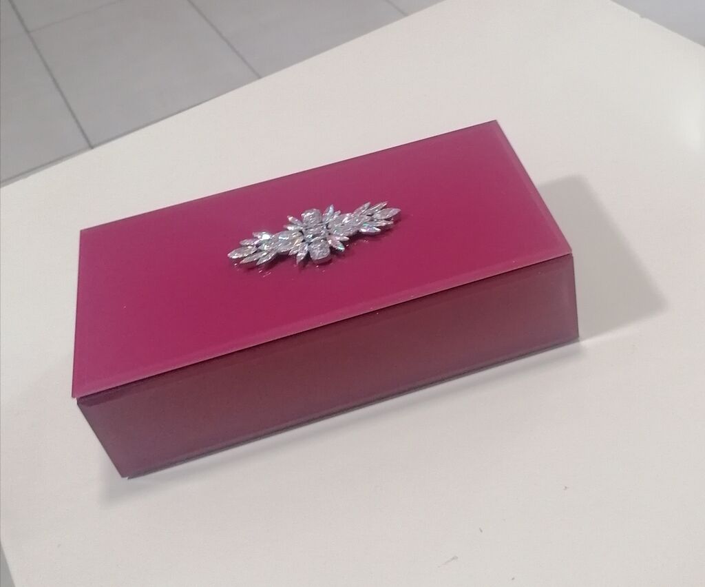 Fantastična kutija za nakit VISOKI SJAJ Uvoz Italija Novo
