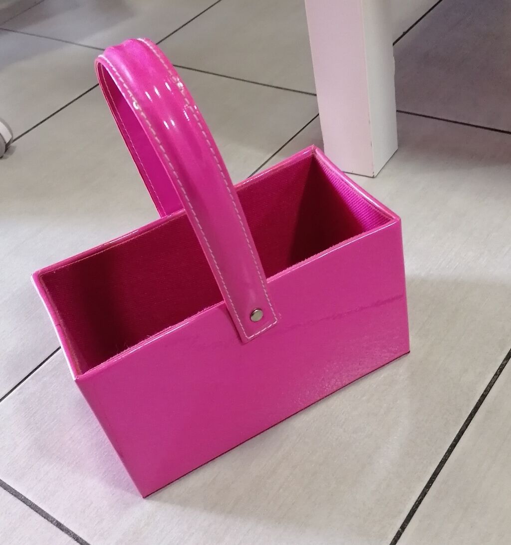 Ukrasna kutija, bоја - Roze