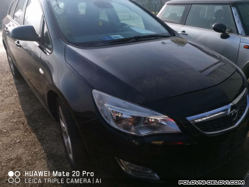Opel Astra J 1.7cdti Kompletan Auto U Delovima