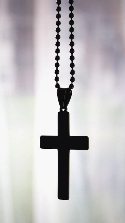 Chain cross
