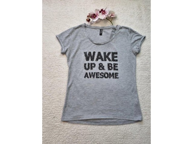 Colloseum siva majica sa perlicama, kao nova