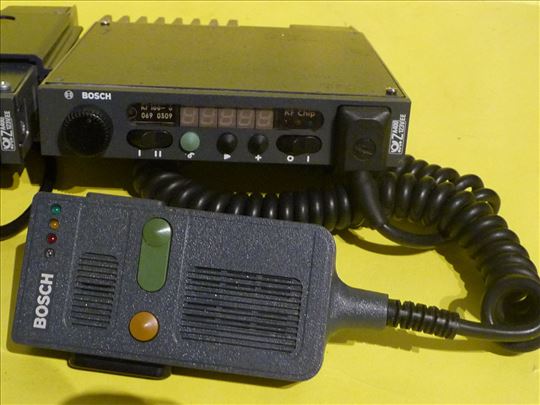 Dve uparene Radio stanica VHF BOSCH model KF 166