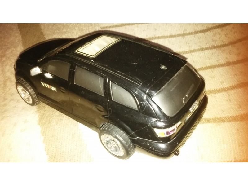 Crni automobil igračka, Popust 30 %