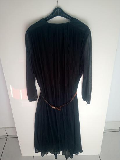 Crna plisirana haljina