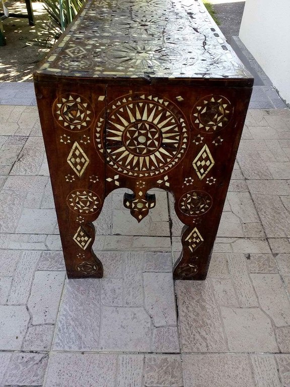 Arabija sto, korišćen na snimanju filma Marko Polo 1965 godine. Ima na