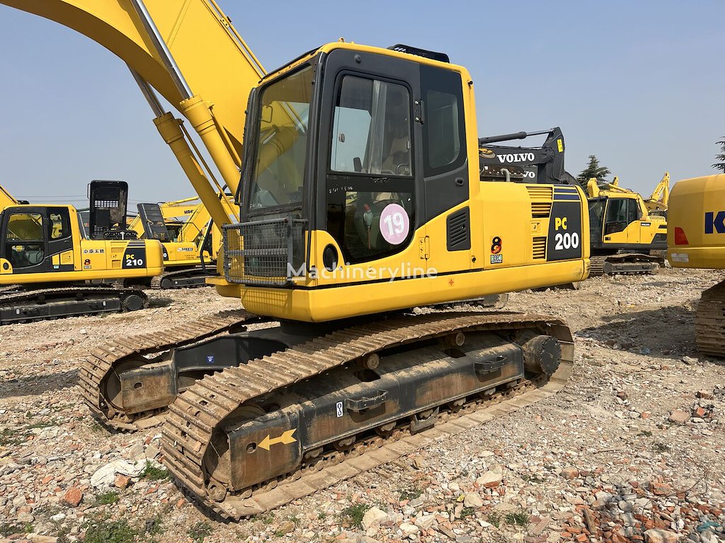 Komatsu PC200-8 bager guseničar