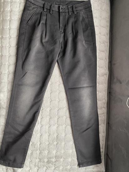 Crne pantalone/farmerke