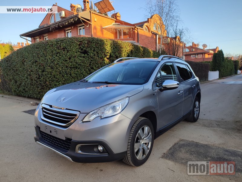 Peugeot 2008 1.2 e-VTi Style