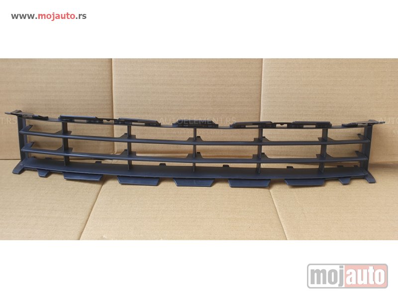 Centralna resetka u braniku Renault Megane 2 2002-2005