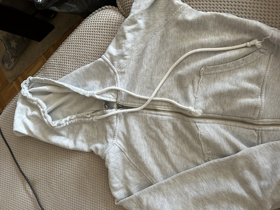 crop top duks sa kapuljačom