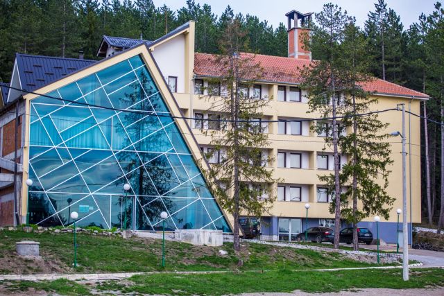 Hotel, Sjenica