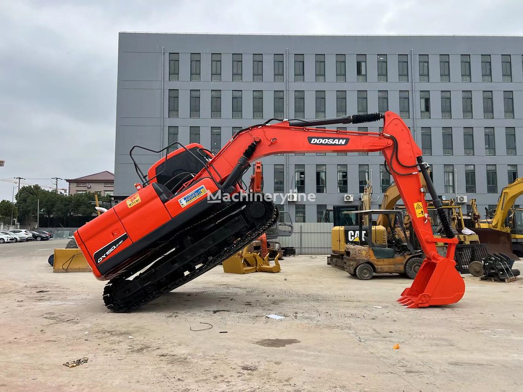 Doosan DX150 bager guseničar