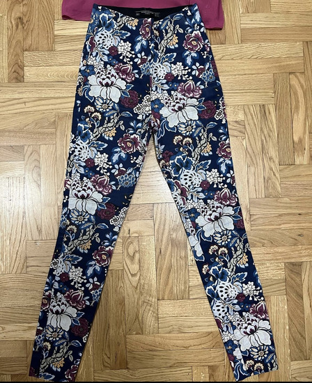 Zara cvetne pantalone