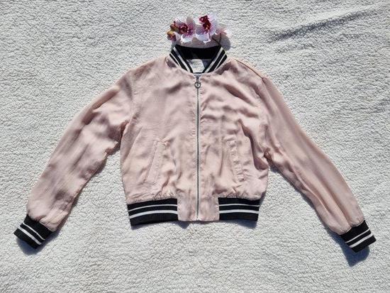 Bershka puder roze bomber jakna