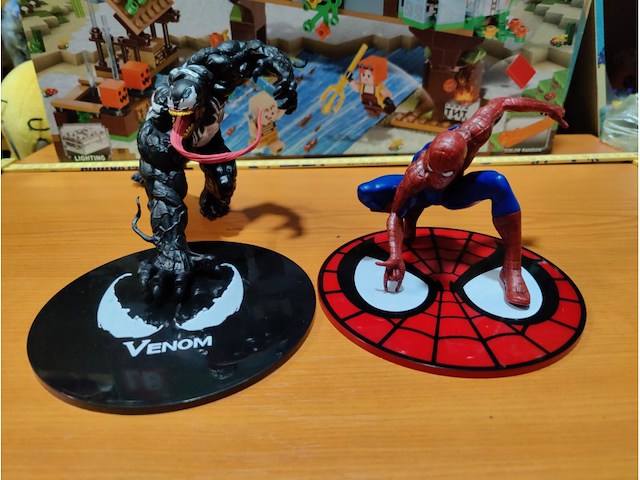 Venom Spajdermen kvalitete statue na postolju Novo