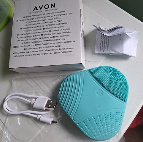 Avon električni čistač pora potpuno nov!