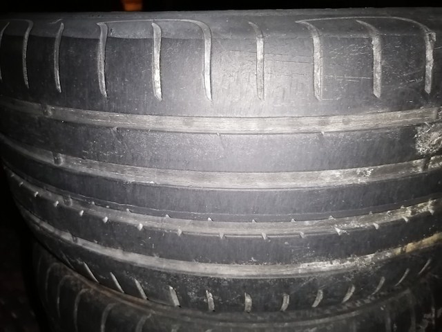 Guma GOOD YEAR EAGLE F1 245/40 R18 (1 kom)